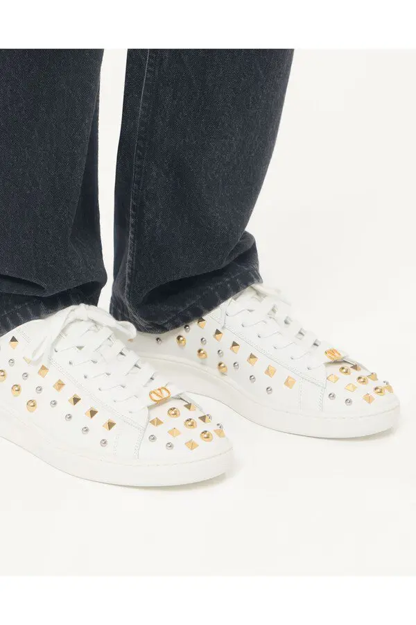 Valentino Garavani Royco Sneaker In Nappa Calfskin With Stud Detail - Gold