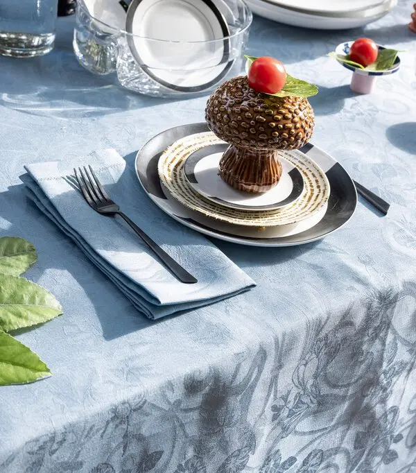 LE JACQUARD FRANÇAIS Linen Damask Tivoli Round Tablecloth
