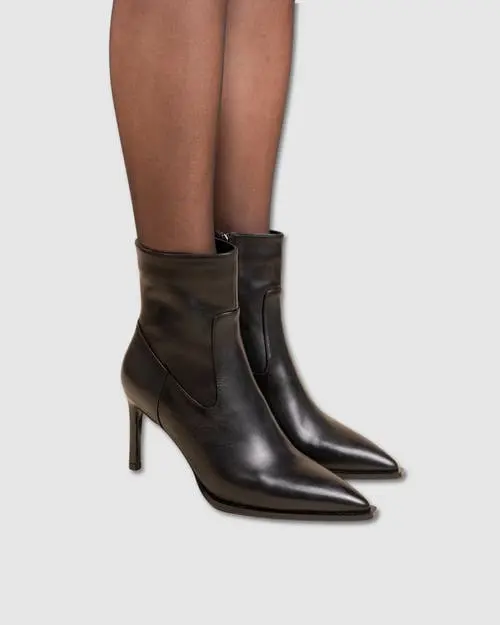 MI/MAI Georgia Pointed Toe Low Boots