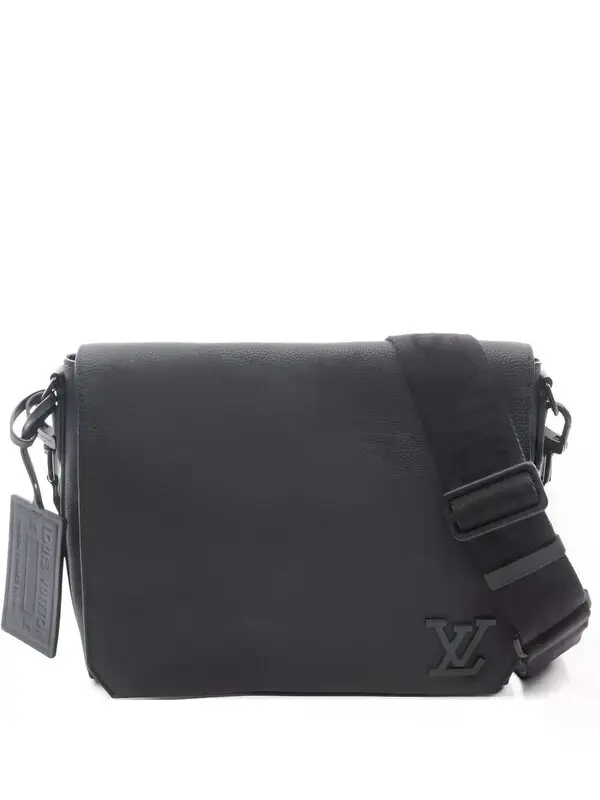 LOUIS VUITTON Takeoff Messenger Bag - Black