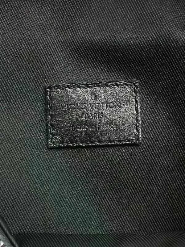 LOUIS VUITTON Discovery Belt Bag - Black