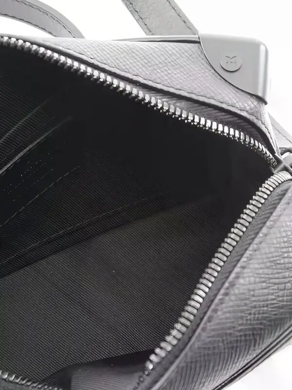LOUIS VUITTON 2019 Mini Taiga Chain Bag - Black