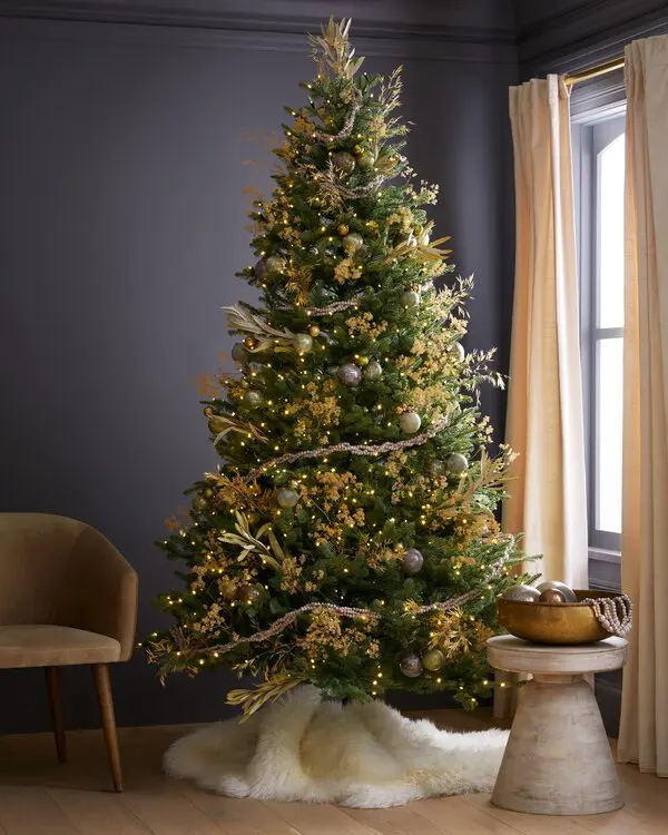 Quince Fraser Fir Christmas Tree: Lit