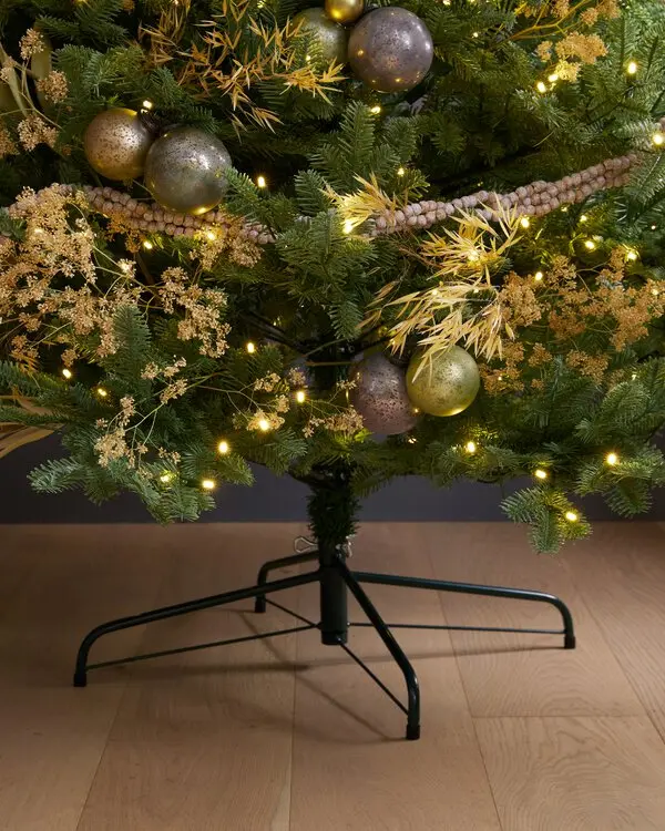 Quince Fraser Fir Christmas Tree: Lit