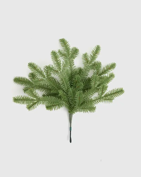 Quince Fraser Fir Christmas Tree: Lit