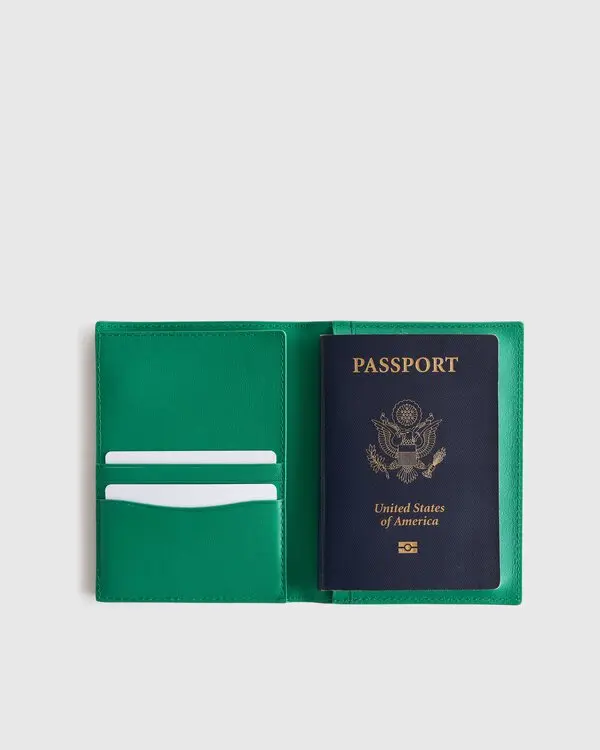Quince Nappa Leather Rfid Blocking Passport Holder - Kelly Green