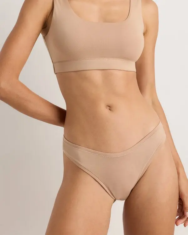 Quince High-cut Thong - Black/sand/ruby
