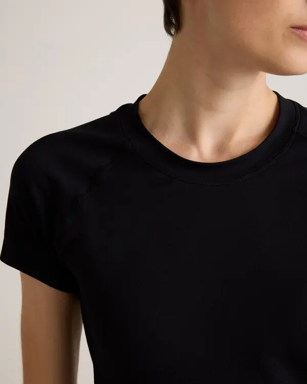 Quince Seamless Waist-length T-shirt - Black