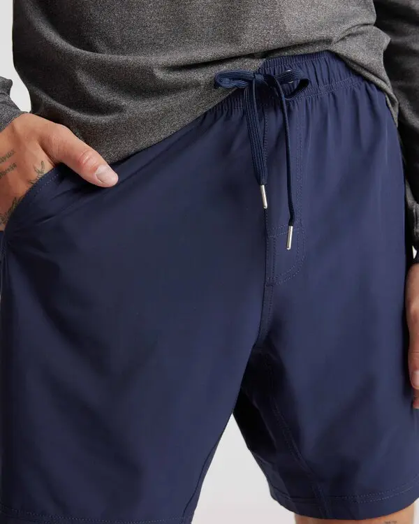 Quince Performance Tech 7.5" Shorts - Navy