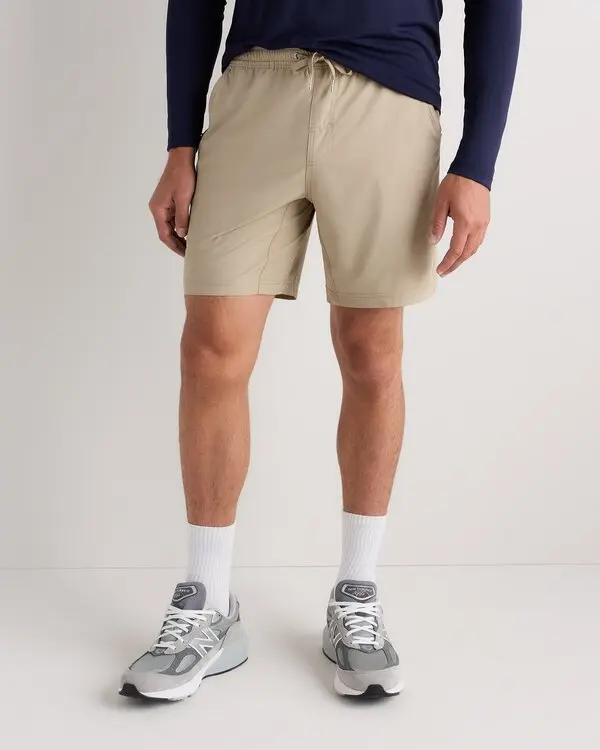 Quince Performance Tech 7.5" Shorts - Sand Dune
