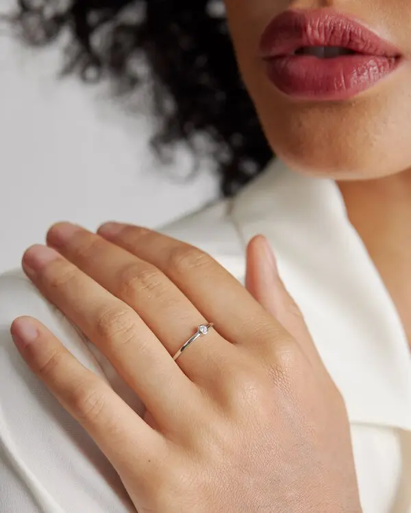 Quince Solo Diamond Bezel Ring - White Gold