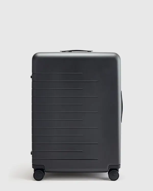 Quince Expandable Large Check-in Suitcase - Black