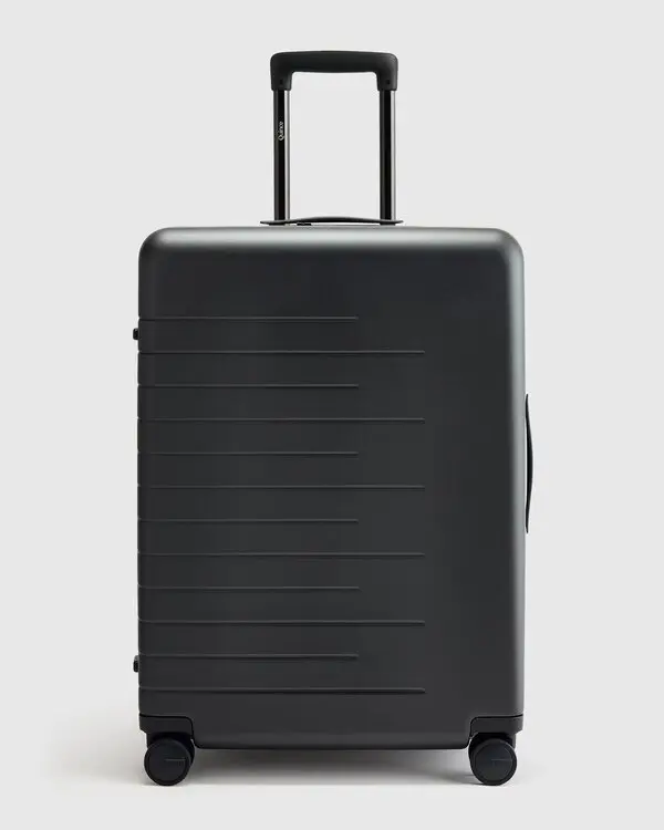 Quince Expandable Large Check-in Suitcase - Black