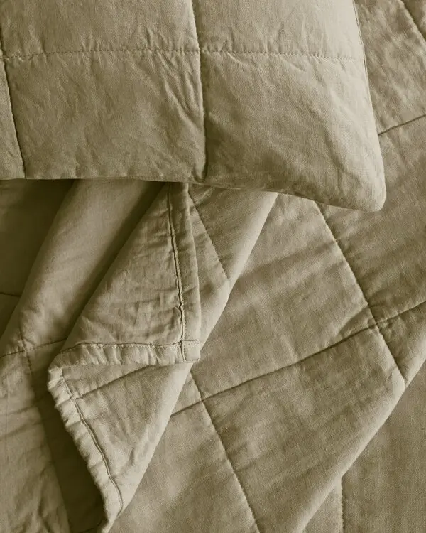 Quince Lightweight European Linen Box Quilt - Willowleaf