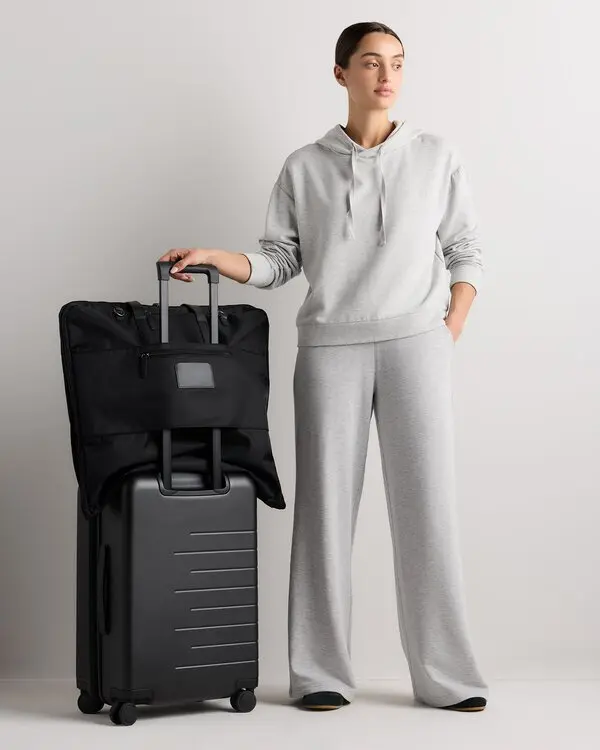 Quince Voyage Nylon Garment Bag - Black