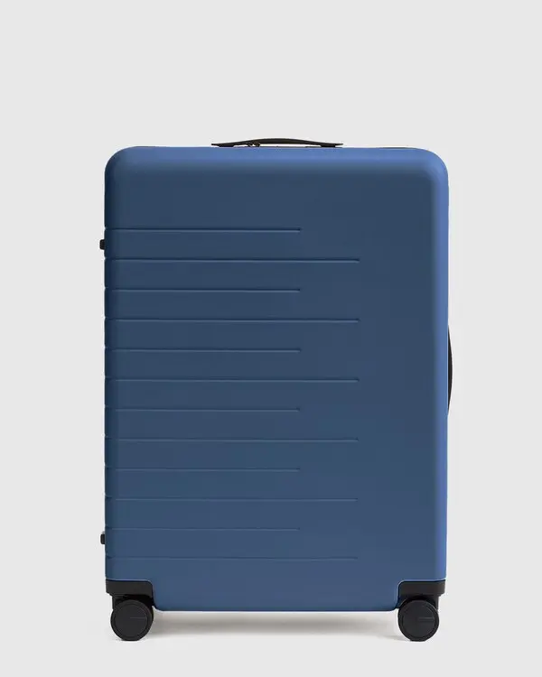 Quince Check-in Suitcase - Navy