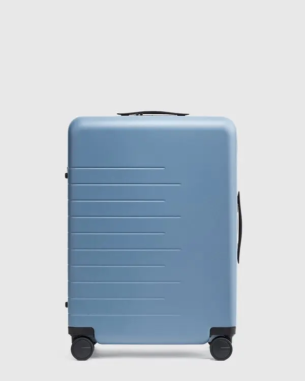 Quince Medium Check-in Suitcase - Blue