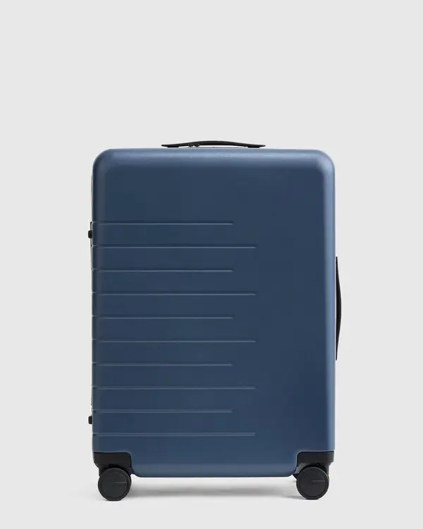 Quince Medium Check-in Suitcase - Navy