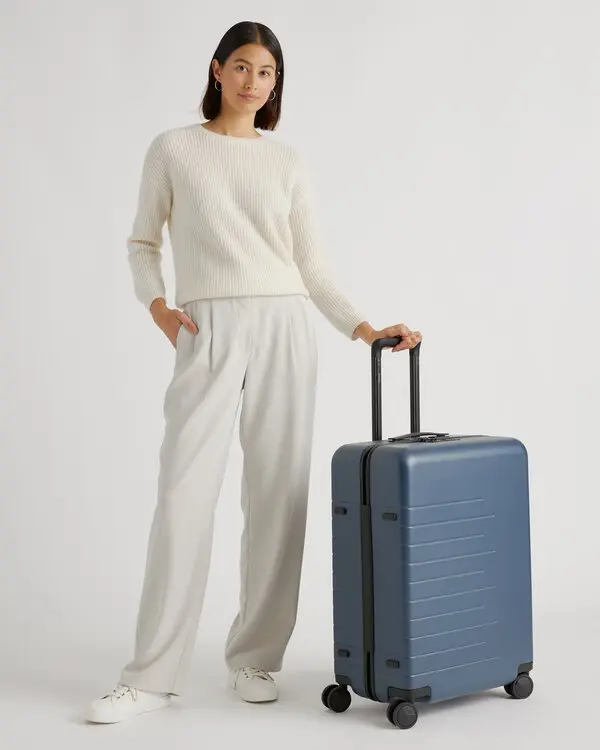 Quince Medium Check-in Suitcase - Navy