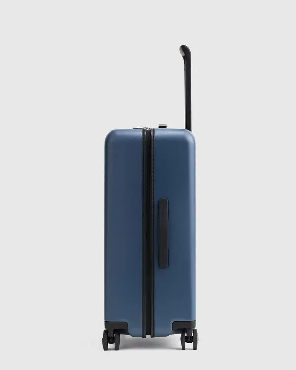 Quince Medium Check-in Suitcase - Navy