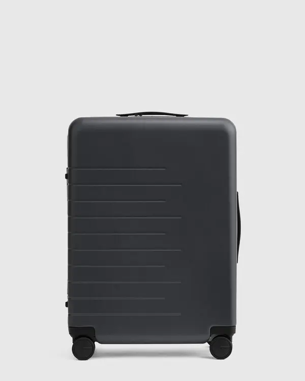 Quince Expandable Medium Check-in Suitcase - Black