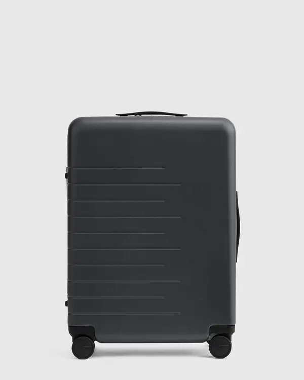 Quince Expandable Medium Check-in Suitcase - Black
