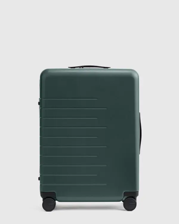 Quince Expandable Medium Check-in Suitcase - Dark Green