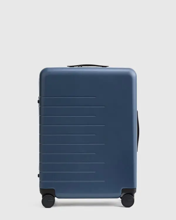 Quince Expandable Medium Check-in Suitcase - Navy