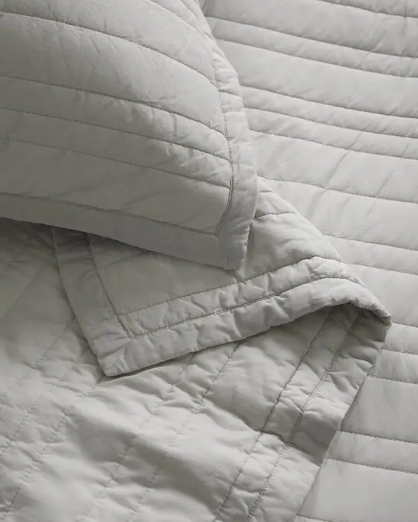 Quince Stripe Stitch Quilt - Light Grey