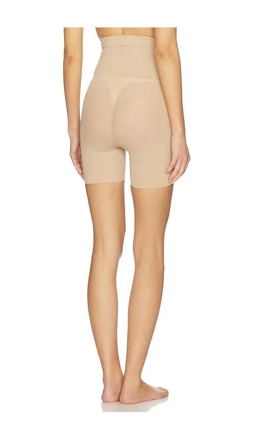 SKIMS Sheer Seamless Mid Thigh Short In Tan - Clay