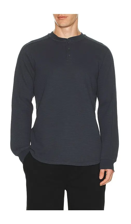 Barefoot Dreams Waffle Thermal Henley In Navy - Indigo