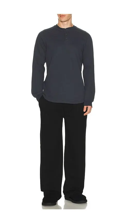 Barefoot Dreams Waffle Thermal Henley In Navy