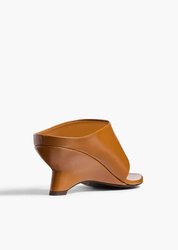 Khaite Marlow Mule In Glazed Leather - Cuoio