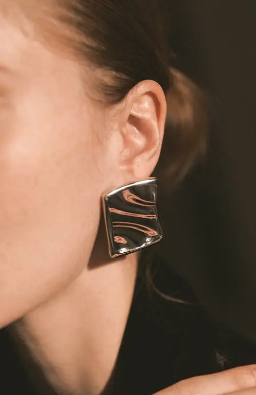 RETRO CHIC Wave Earrings