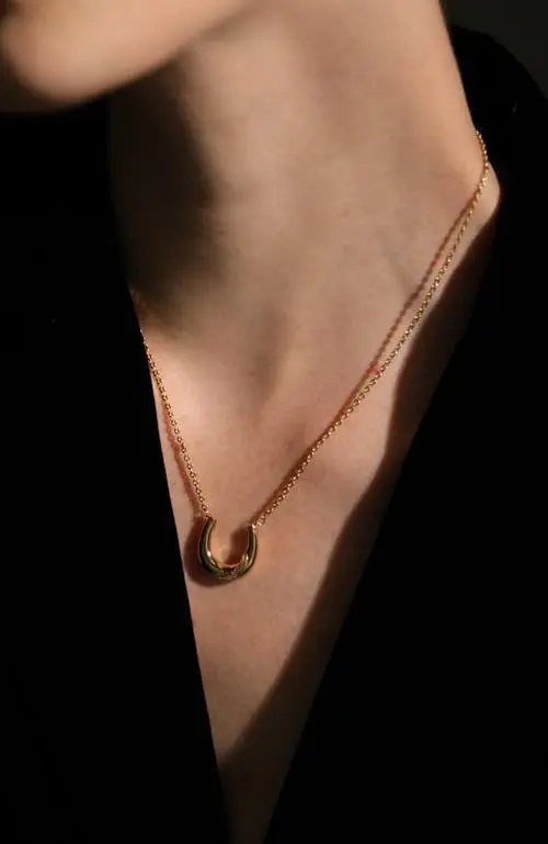 RETRO CHIC Leaf Pendant Necklace