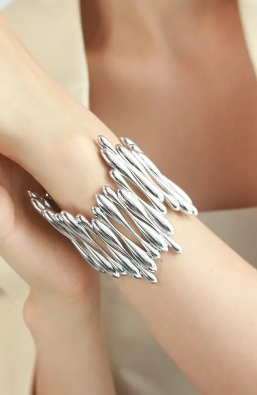 RETRO CHIC Rain Drop Bangle
