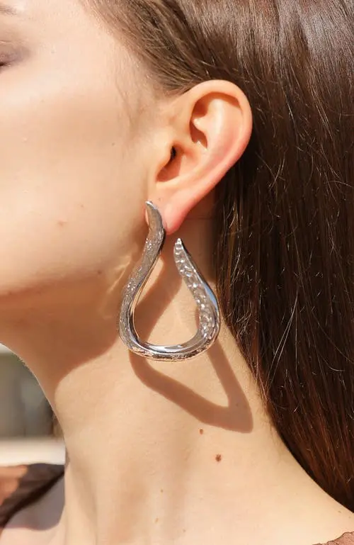 RETRO CHIC Wave Round Earrings
