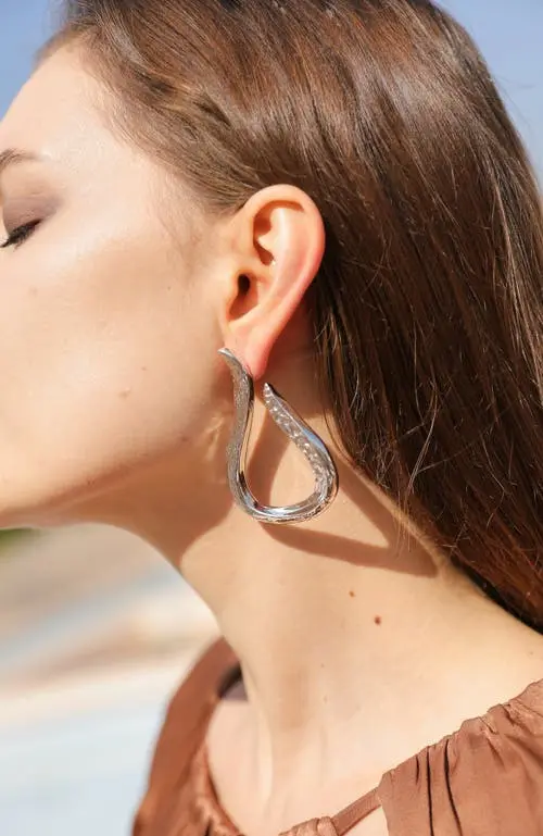 RETRO CHIC Wave Round Earrings