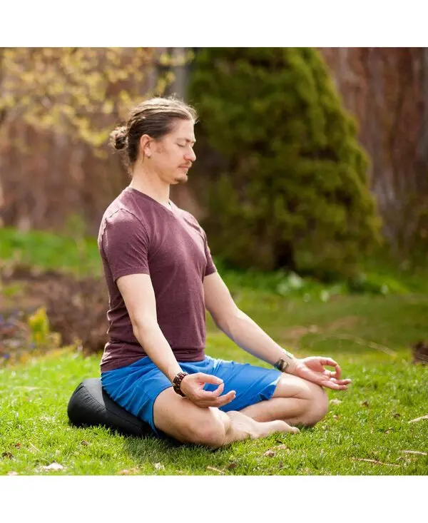 HUGGER MUGGER V-shaped Meditation Cushion - Black