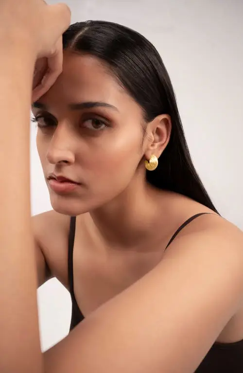 NAVEDA Soha Earrings - Gold