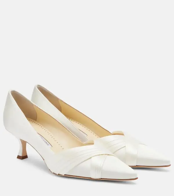 Manolo Blahnik Vieralo Satin Pumps - White