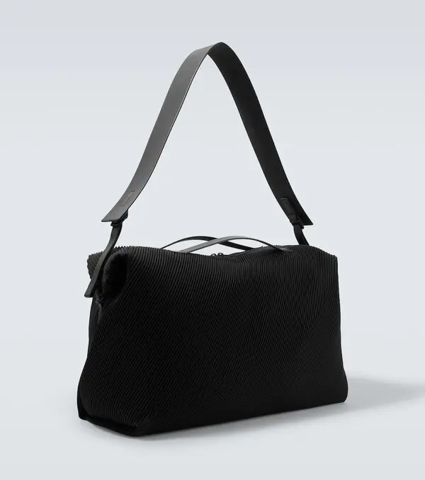 Issey Miyake Homme Plissé Pleats Shoulder Bag - Black