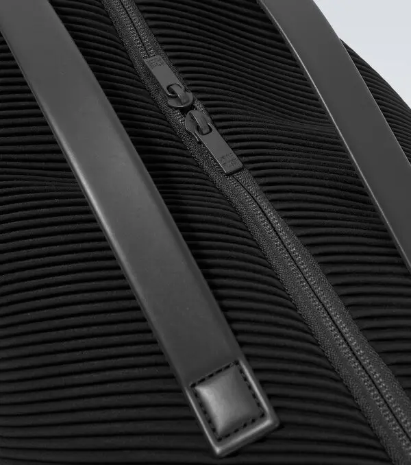 Issey Miyake Homme Plissé Pleats Shoulder Bag - Black