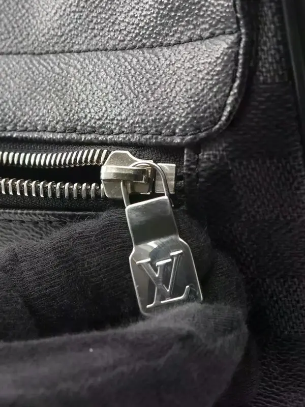 LOUIS VUITTON 2019 Damier Graphite District Mm