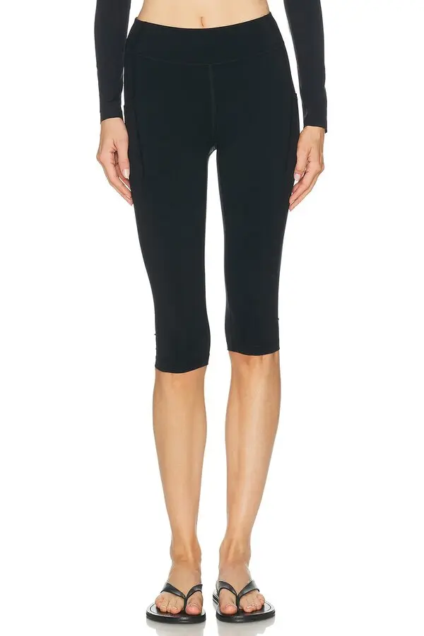 LITERARY SPORT Lena Capri Tights - Black