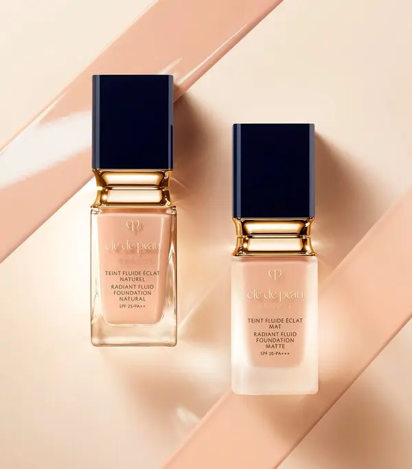 CLE DE PEAU BEAUTE Radiant Fluid Foundation Natural