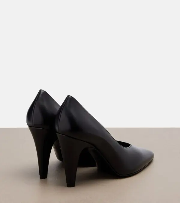 Alaïa Leather Pointed Toe Pumps - Black