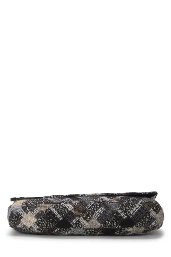 Chanel East/west Flap Medium