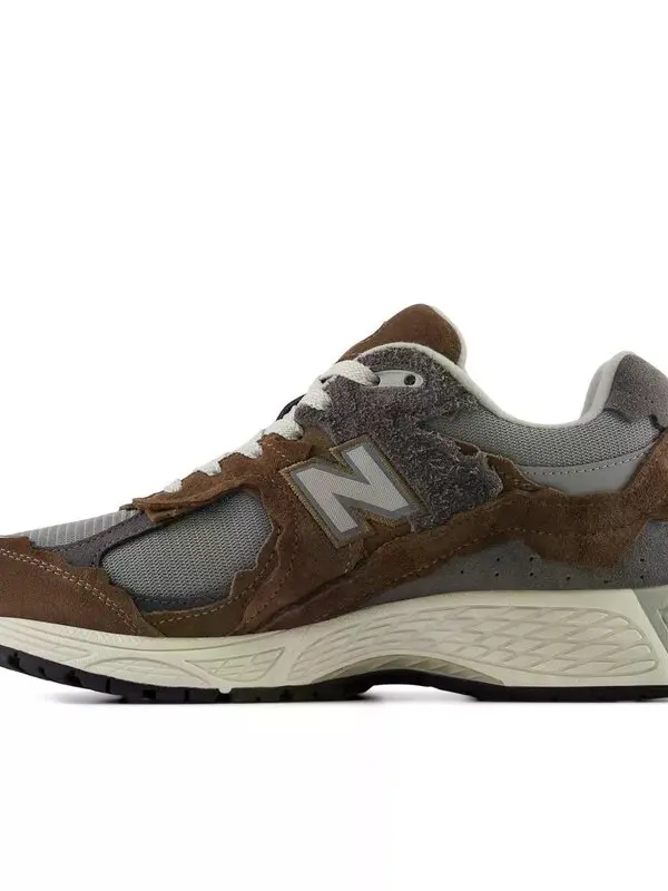 NEW BALANCE 2002r Suede Sneakers - Brown