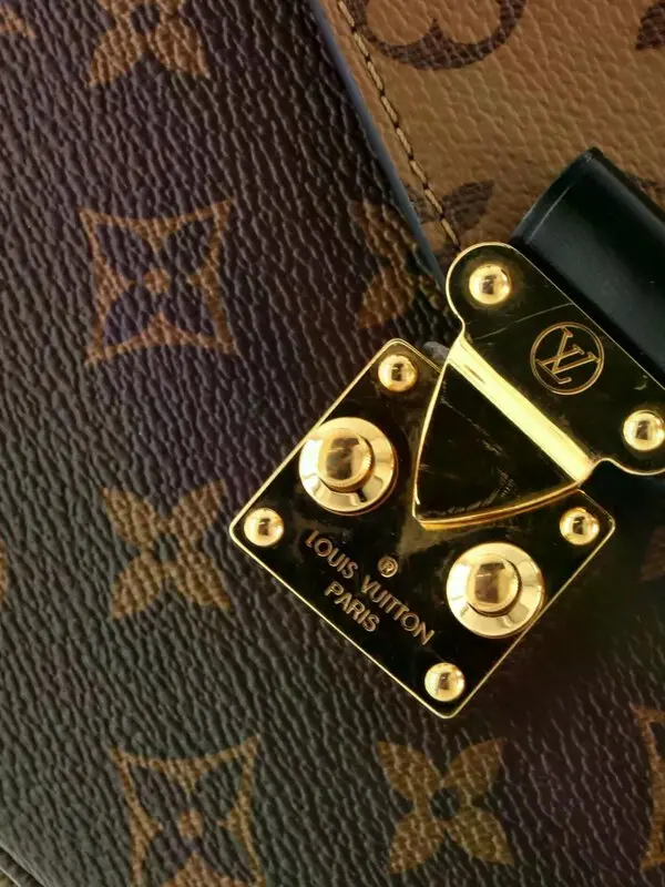 LOUIS VUITTON Pochette Metis Monogram Canvas - Brown